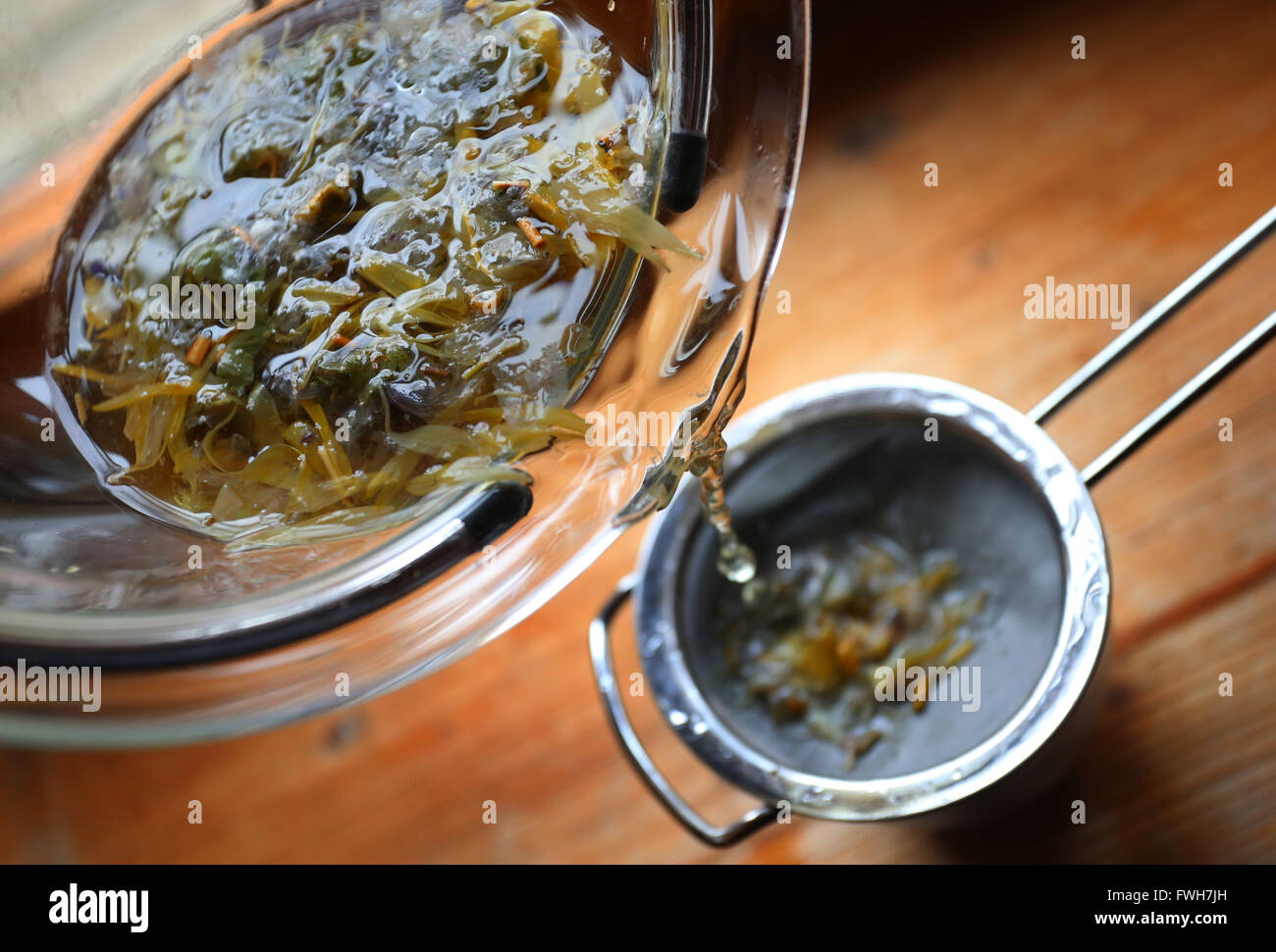 Tea poured through strainer hi-res stock photography and images - Alamy