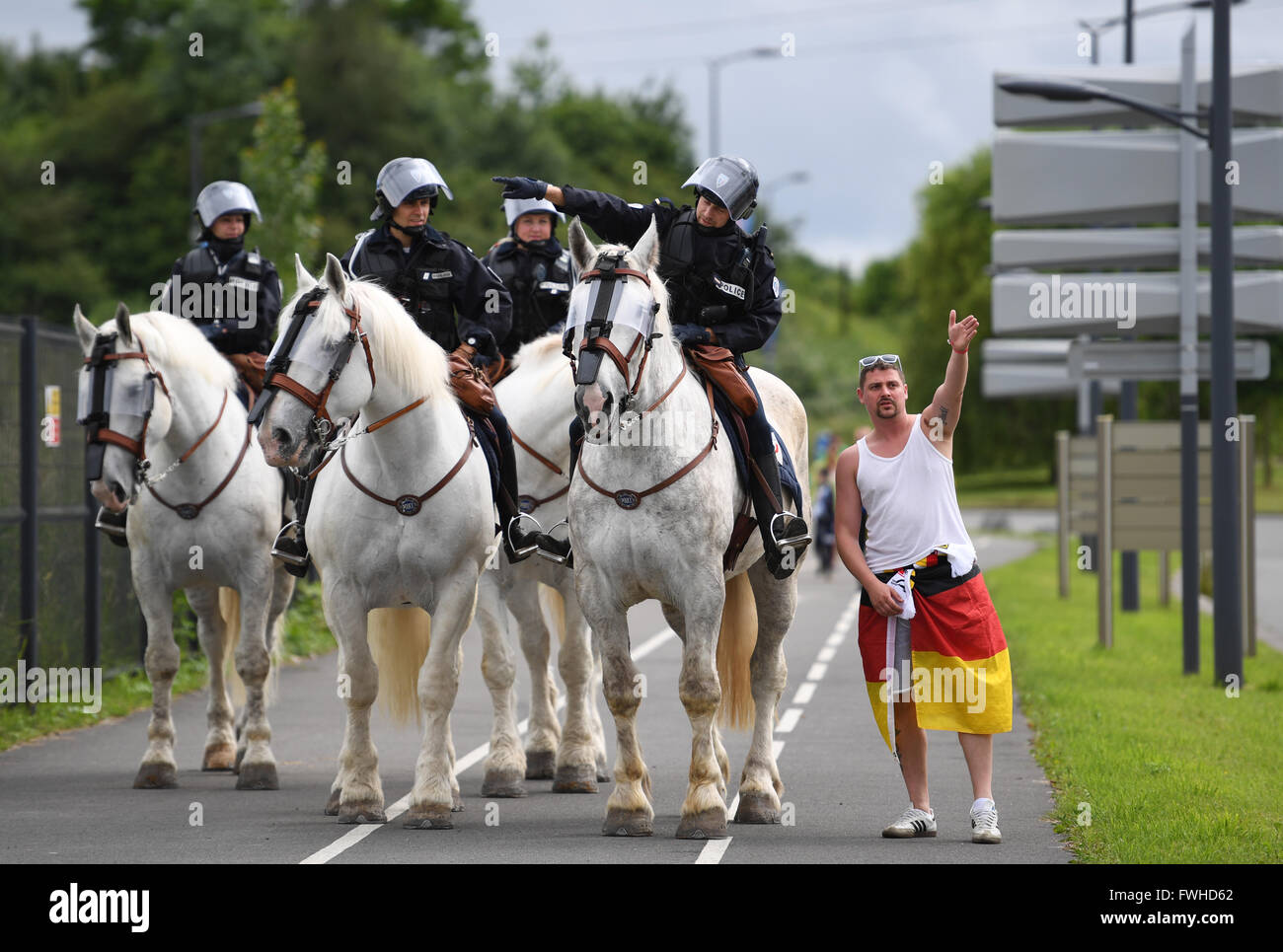 Fan france outside stadium hi-res stock photography and images - Alamy