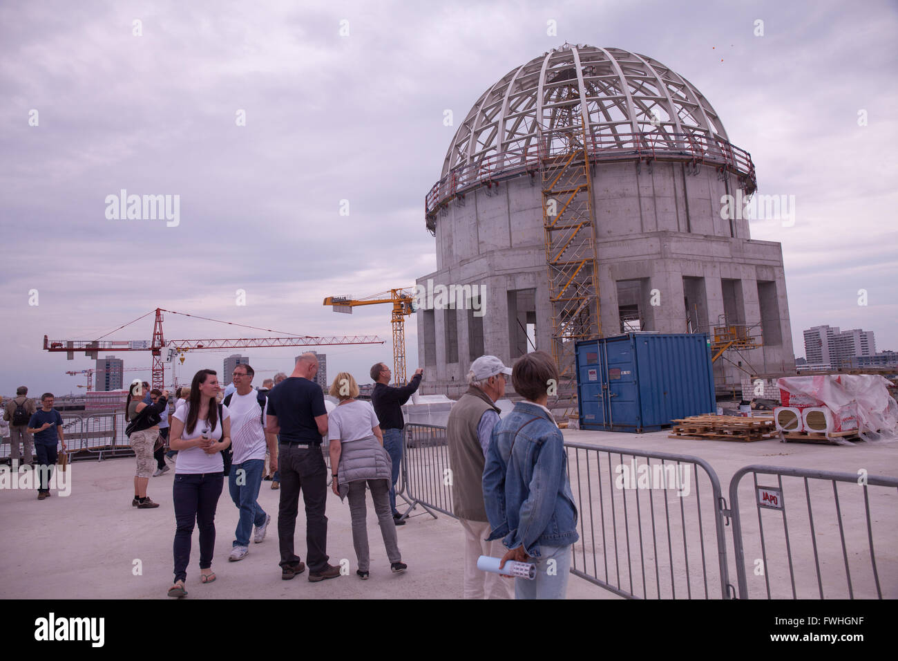 Open roof dome hi-res stock photography and images - Alamy
