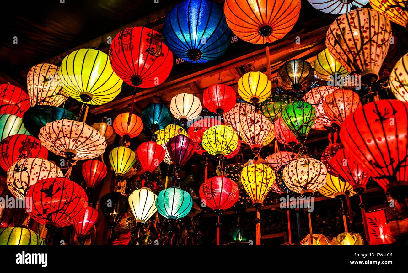 Low hanging lamps hi-res stock photography and images - Alamy