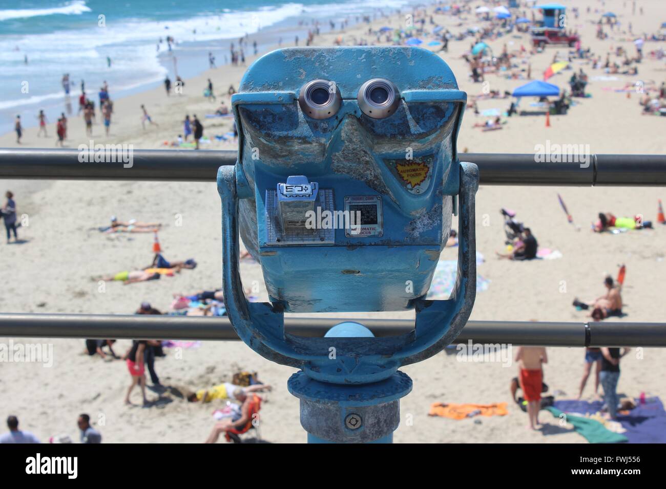 Telescope at the beach hi-res stock photography and images - Alamy
