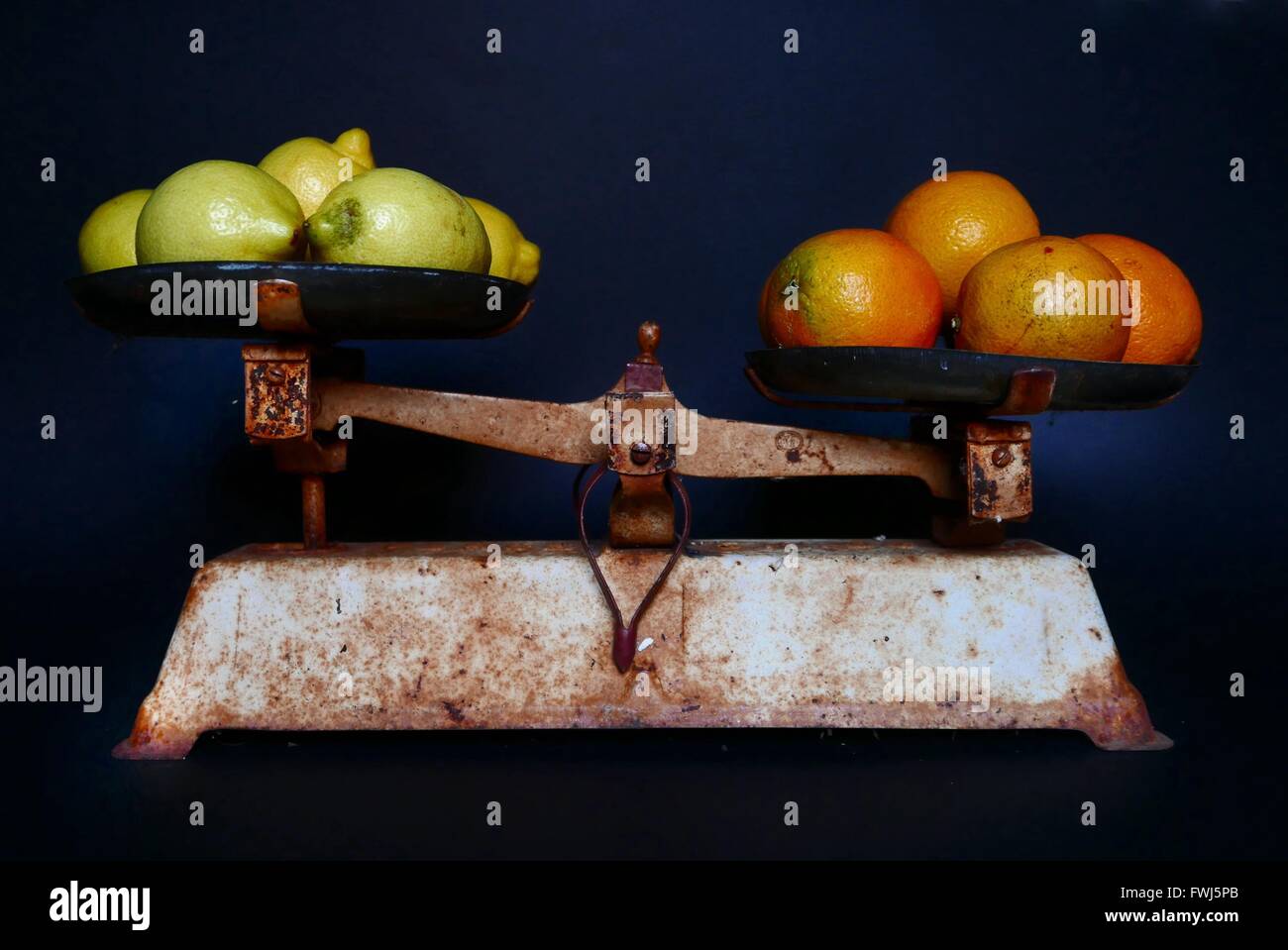 Fruits old balance scale hi-res stock photography and images - Alamy