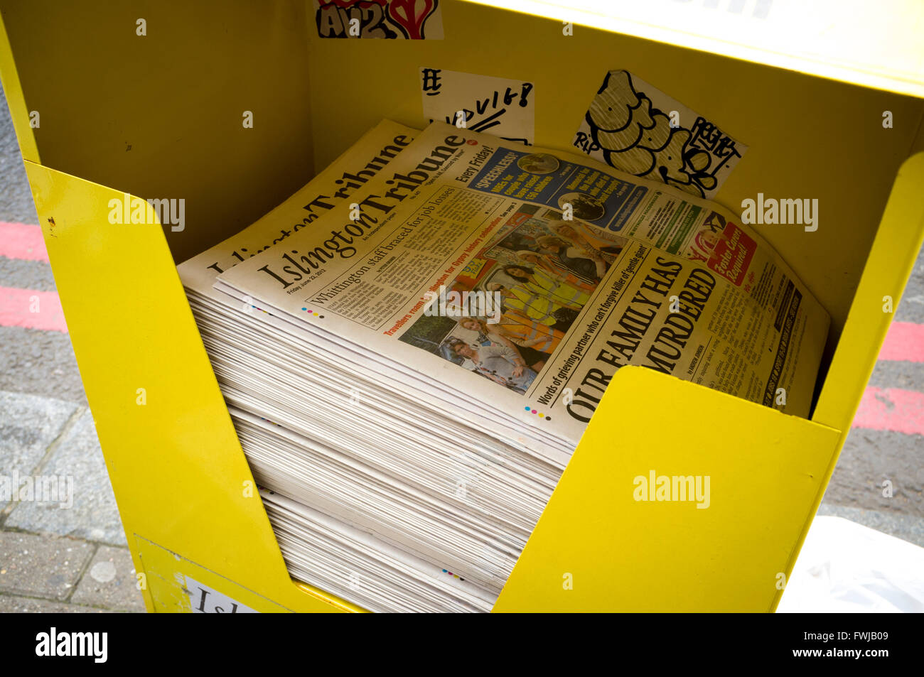 Newspaper dispenser hi-res stock photography and images - Alamy