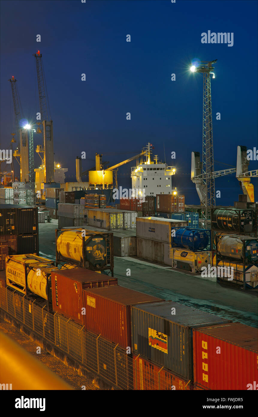 Busy container dock hi-res stock photography and images - Alamy
