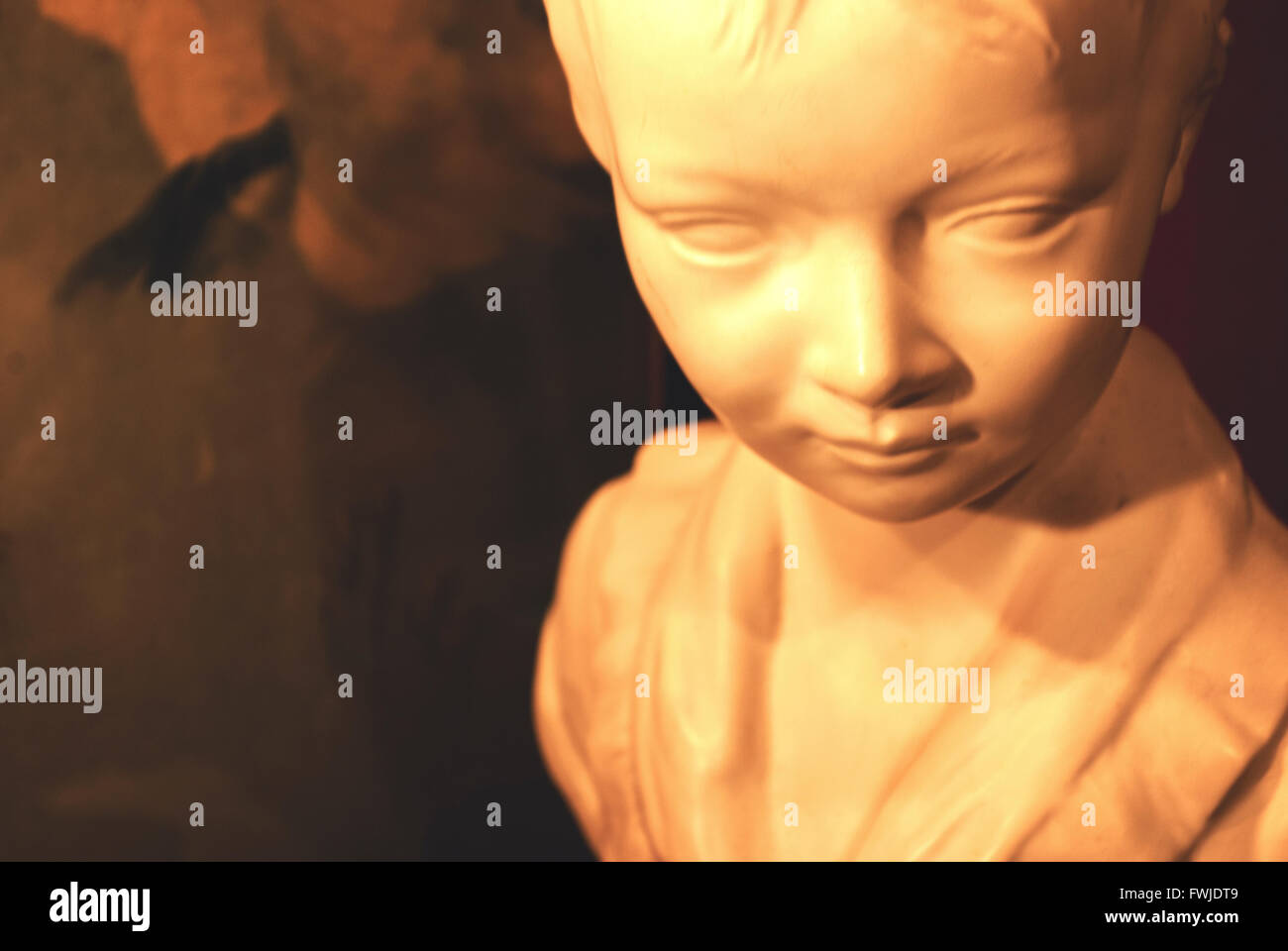 Child statue hi-res stock photography and images - Alamy