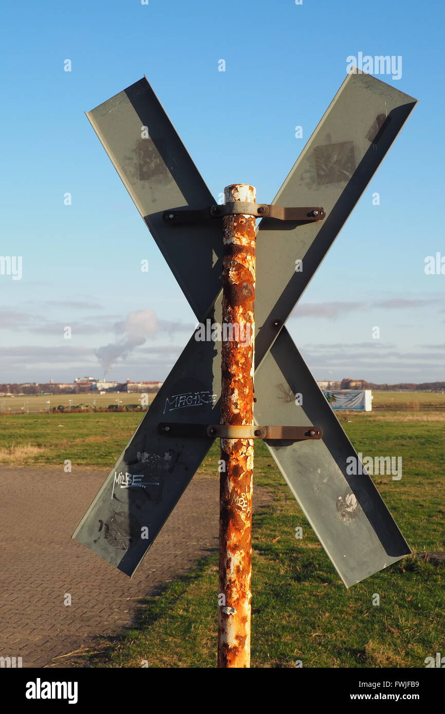 Old railroad crossing hi-res stock photography and images - Alamy