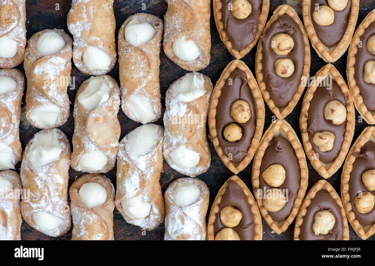Cannoli pastries hi-res stock photography and images - Alamy