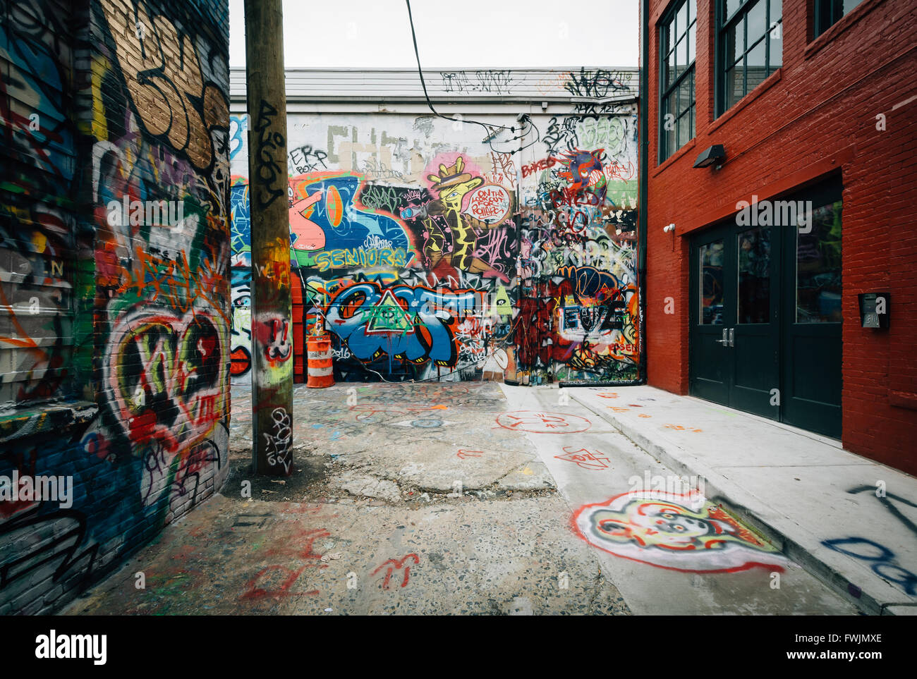 Graffiti alley street in baltimore hi-res stock photography and images ...