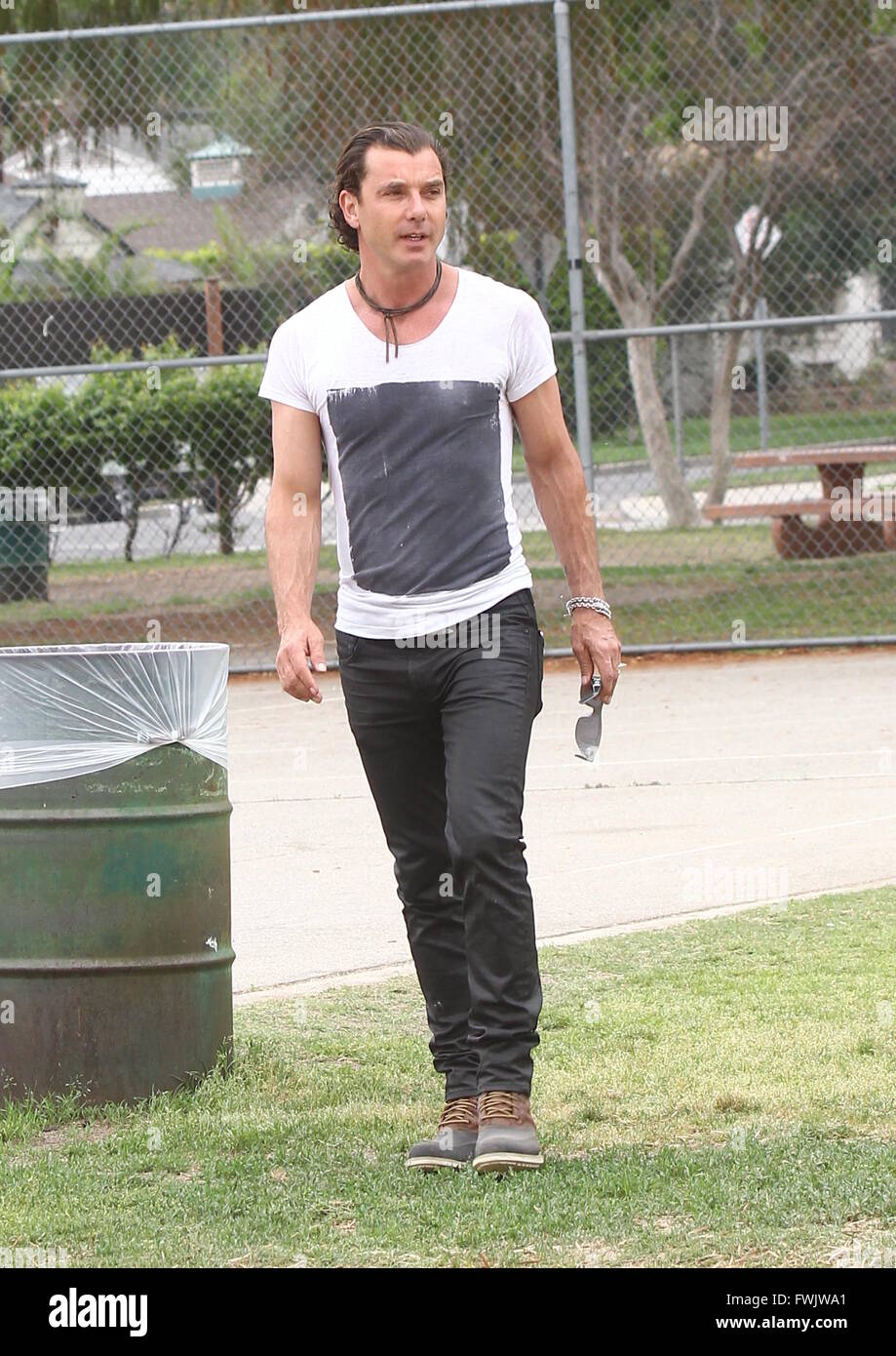 Gavin Rossdale enjoys an afternoon in the park with his three sons ...