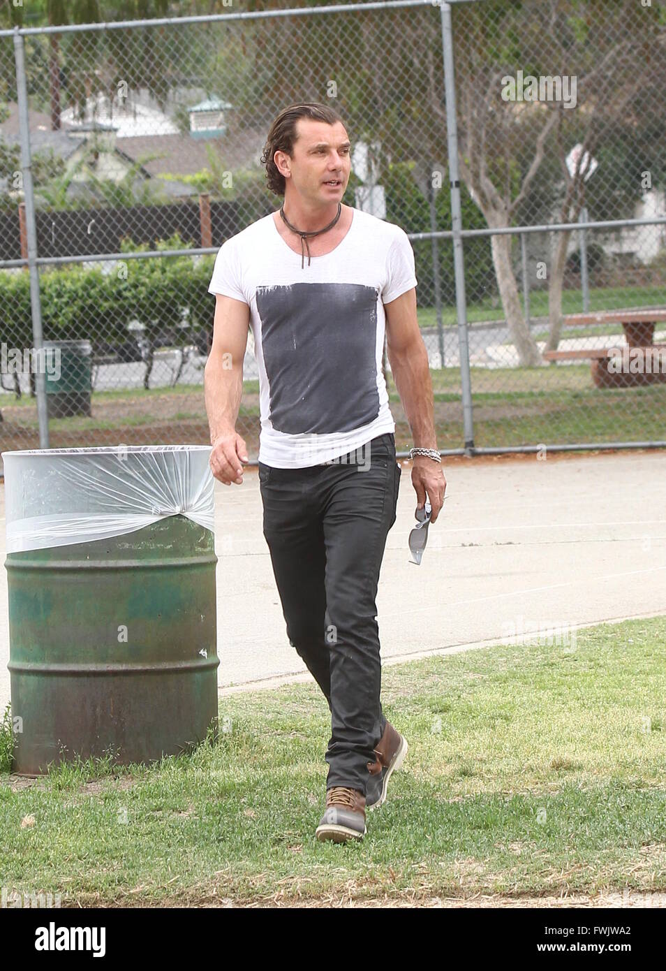 Gavin Rossdale enjoys an afternoon in the park with his three sons ...