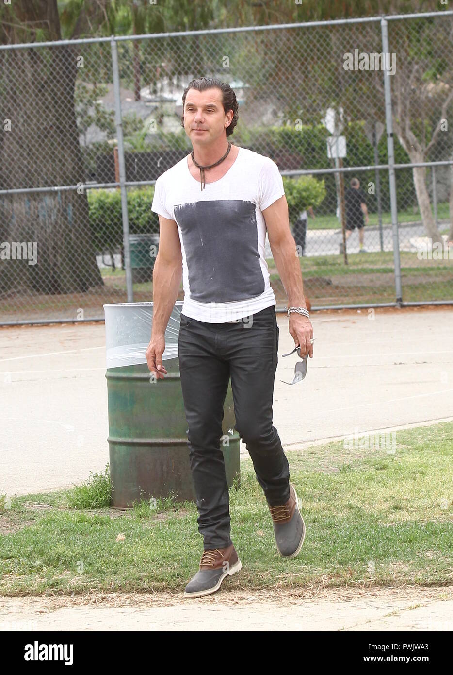 Gavin Rossdale enjoys an afternoon in the park with his three sons ...