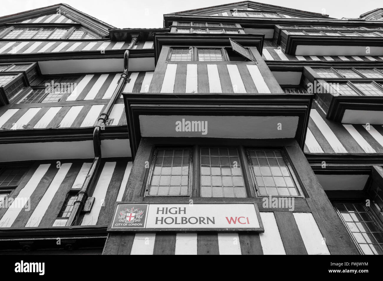 Tudor inn hi-res stock photography and images - Alamy