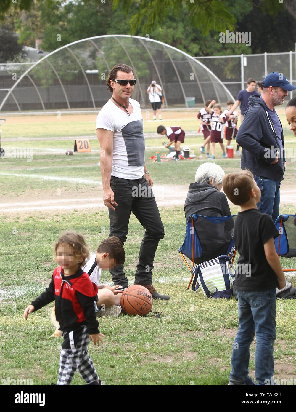 Gavin Rossdale enjoys an afternoon in the park with his three sons ...