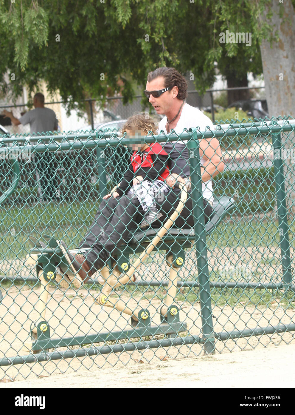 Gavin Rossdale enjoys an afternoon in the park with his three sons ...
