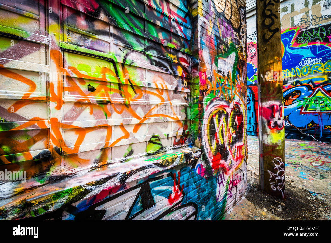 Graffiti alley street in baltimore hi-res stock photography and images ...