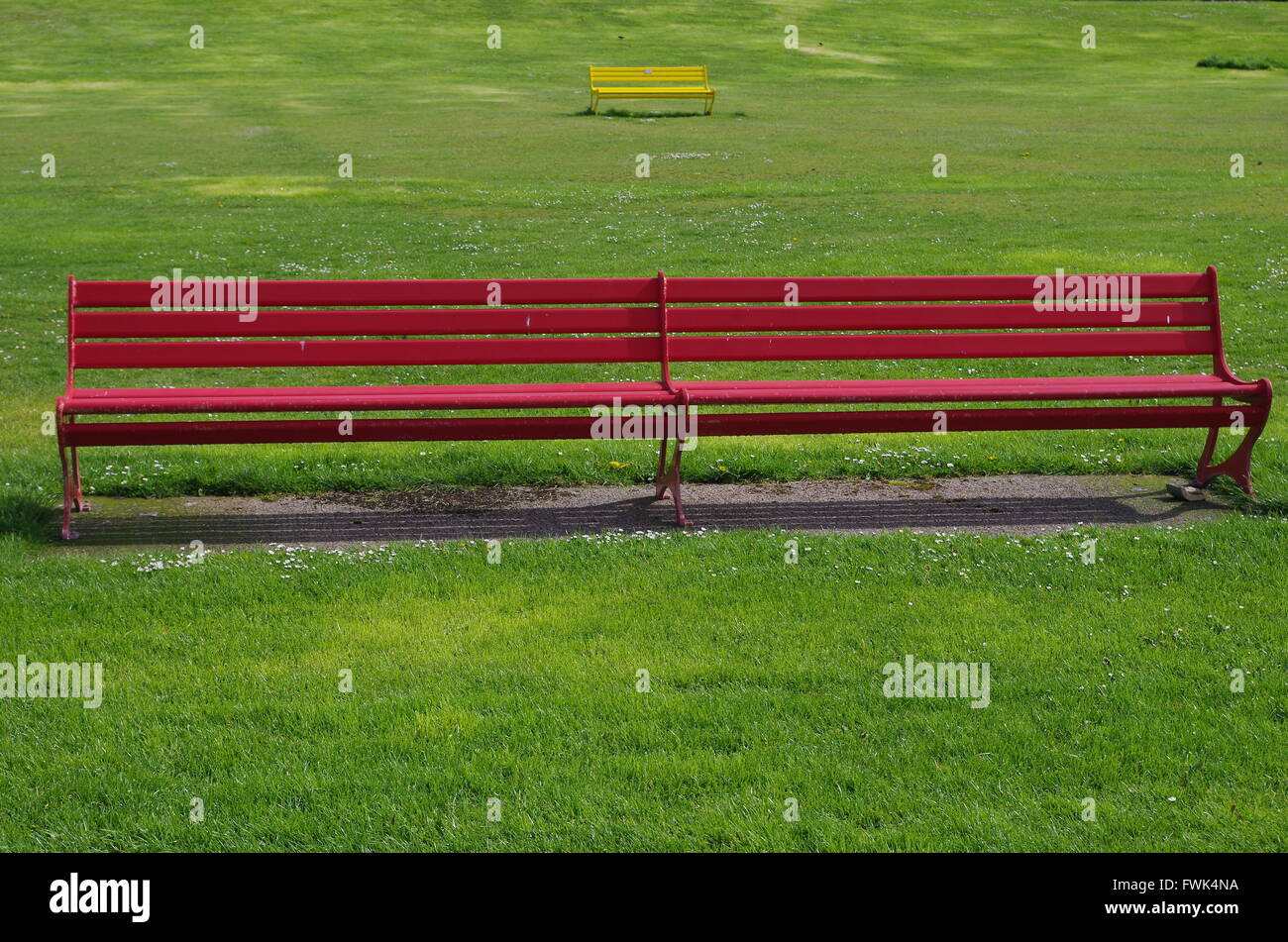 Empty benches hi-res stock photography and images - Alamy