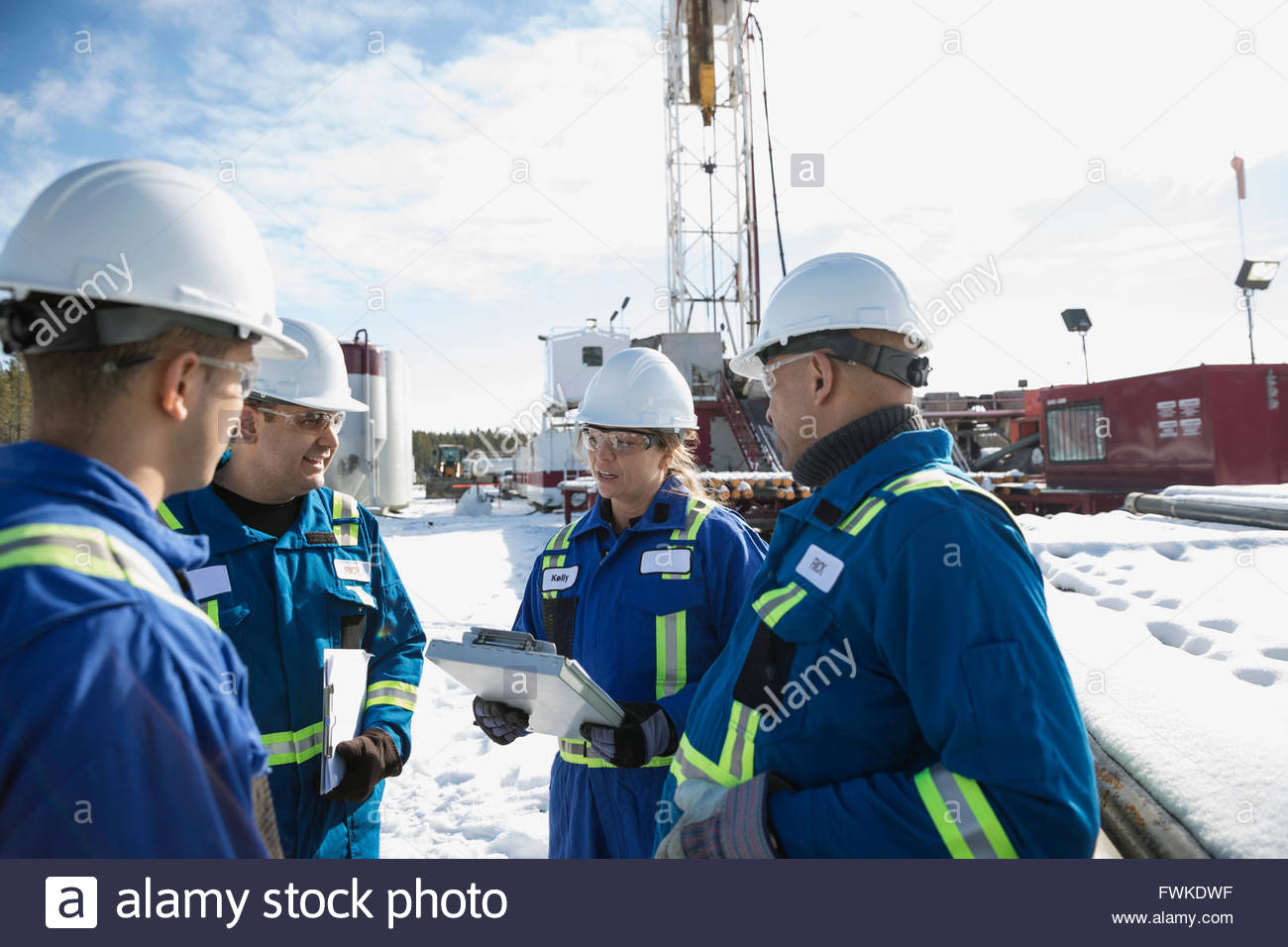 Natural gas production and workers hi-res stock photography and images ...