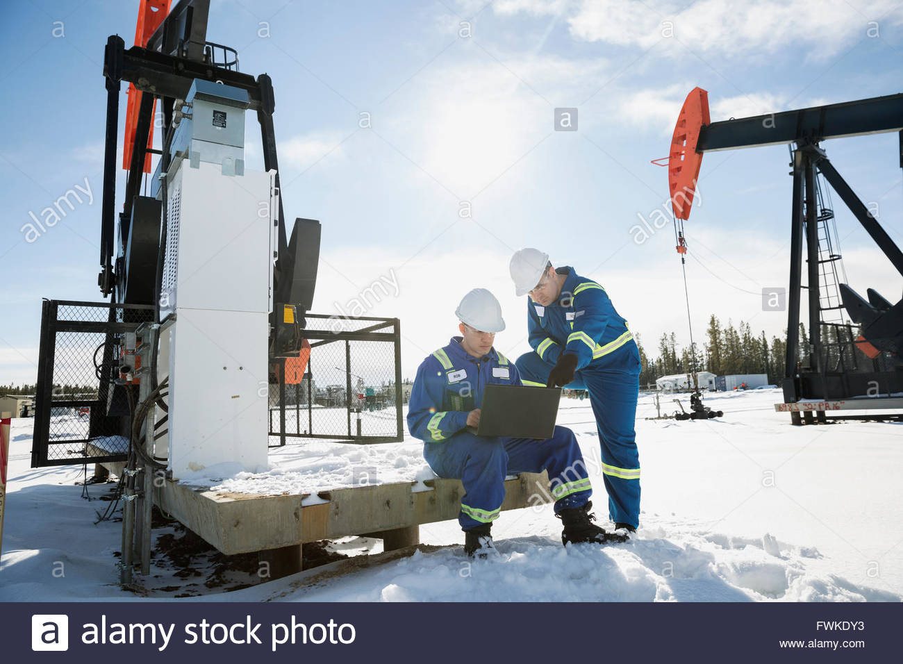Oil rig worker reading hi-res stock photography and images - Alamy