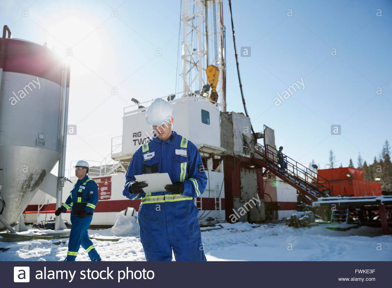 Oil rig worker reading hi-res stock photography and images - Alamy