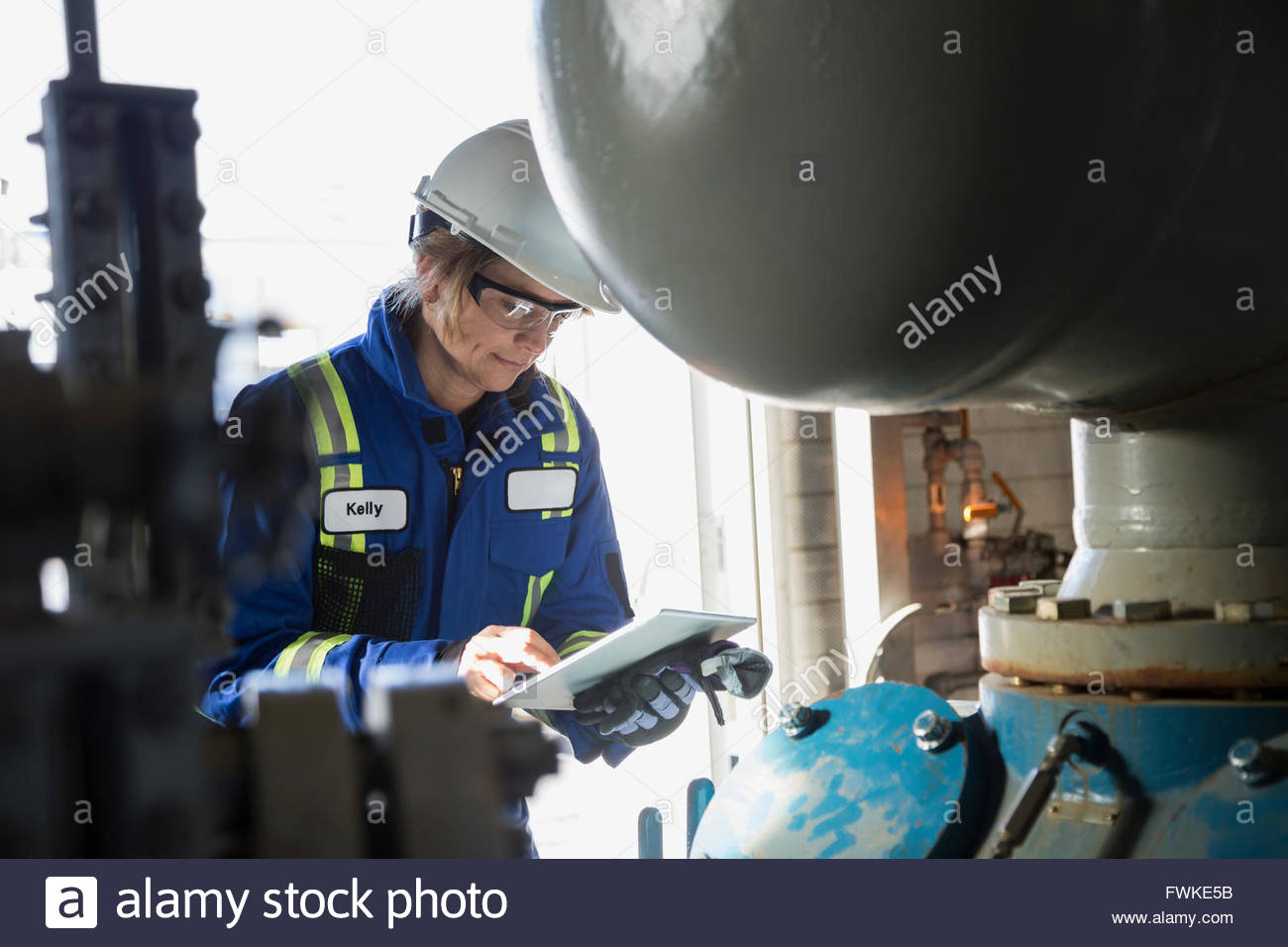 Female energy engineer hi-res stock photography and images - Alamy