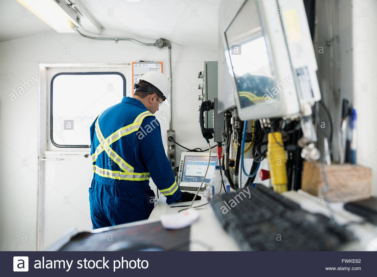 Control room oil rig hi-res stock photography and images - Alamy
