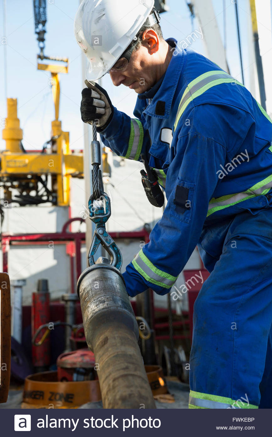 Men working on rig hi-res stock photography and images - Alamy