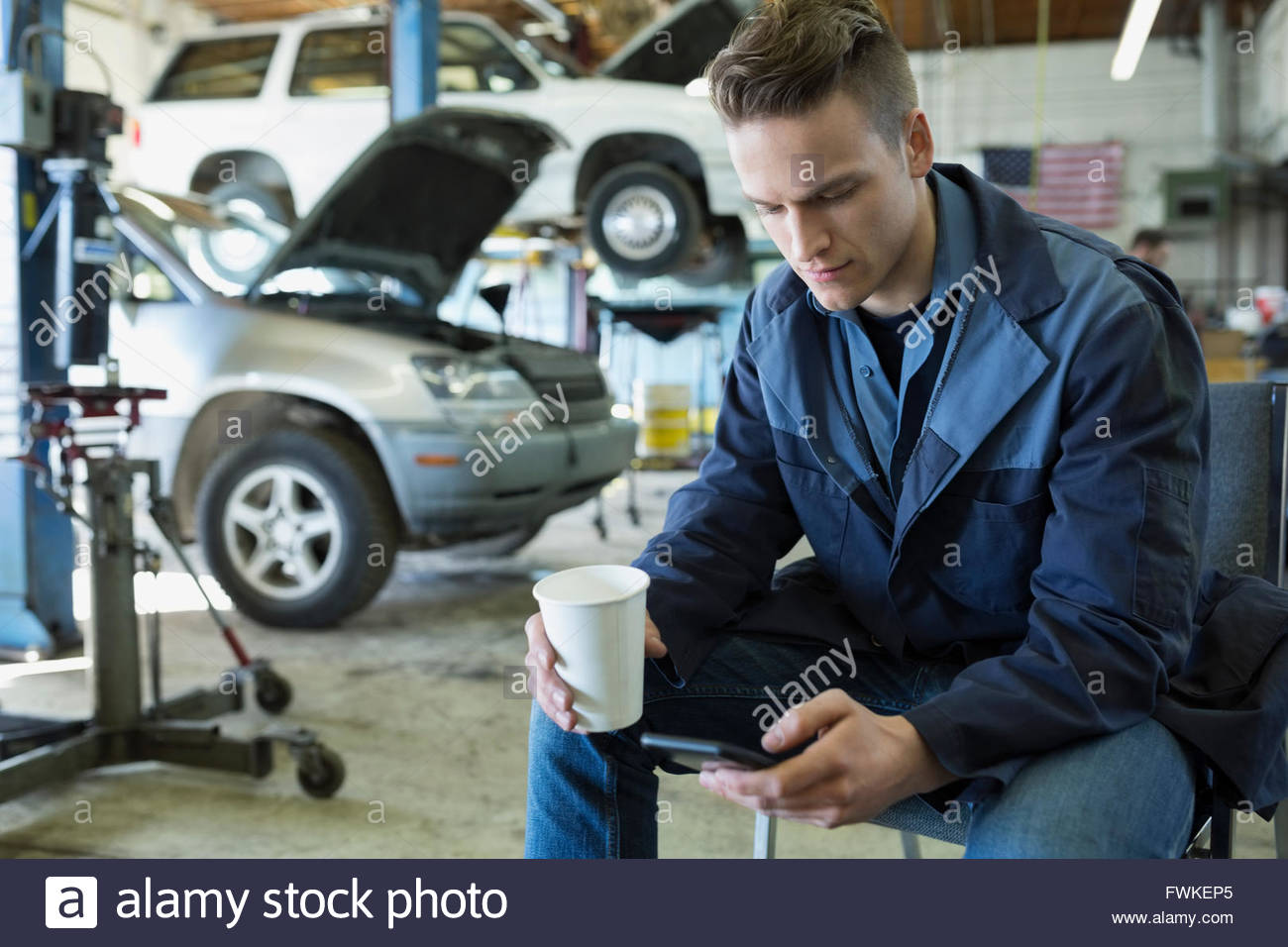 Car mechanic shop front hi-res stock photography and images - Alamy