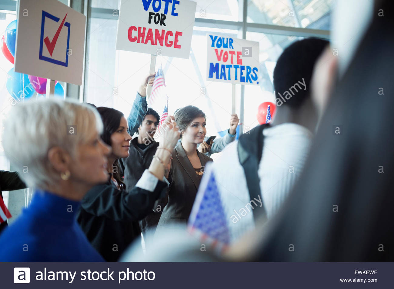 Rally holding signs hi-res stock photography and images - Alamy