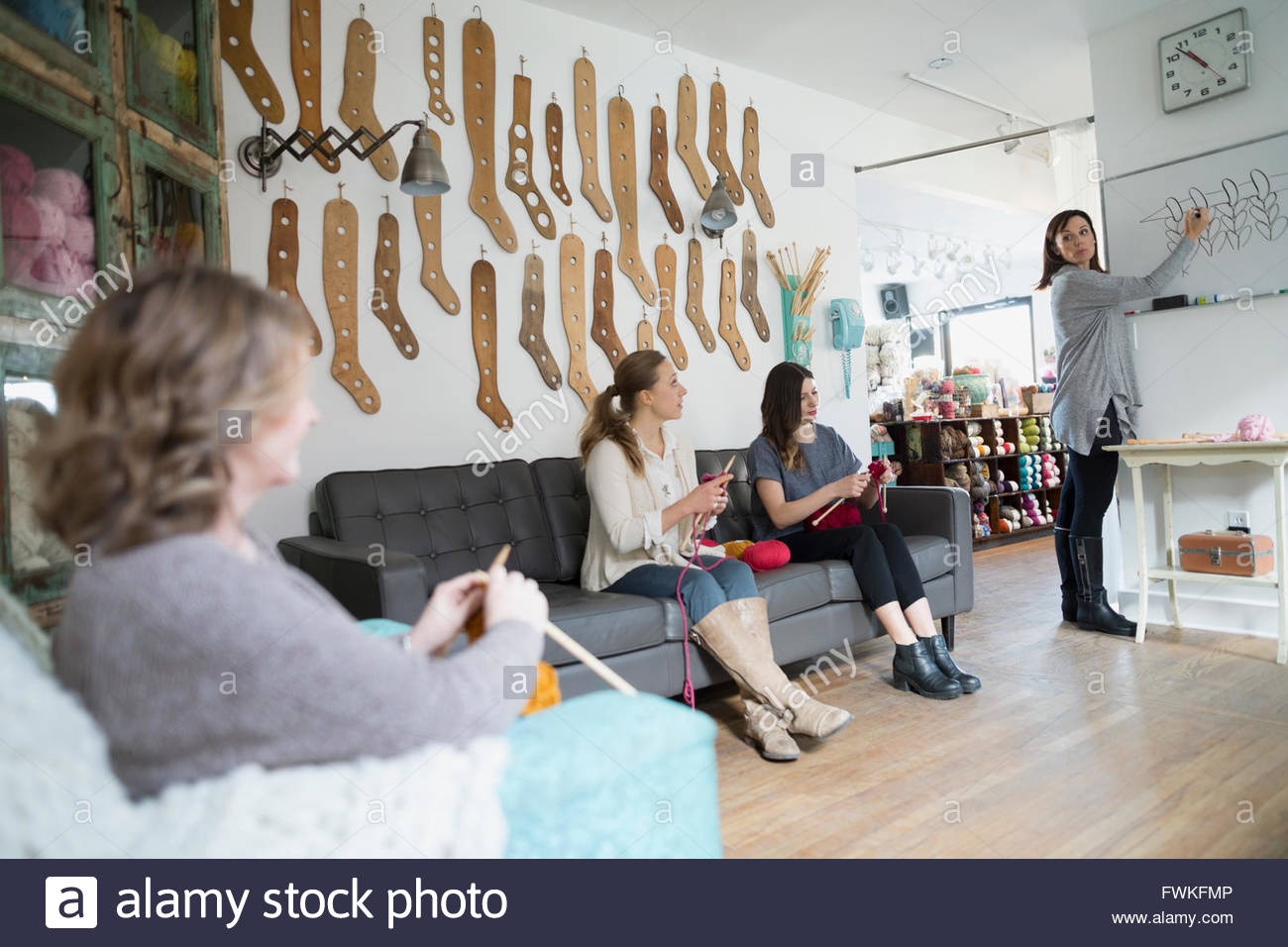 Knitting group hi-res stock photography and images - Alamy