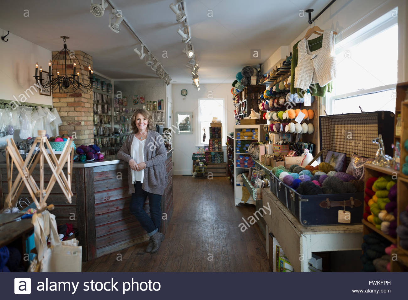 Leaning on counter hi-res stock photography and images - Alamy