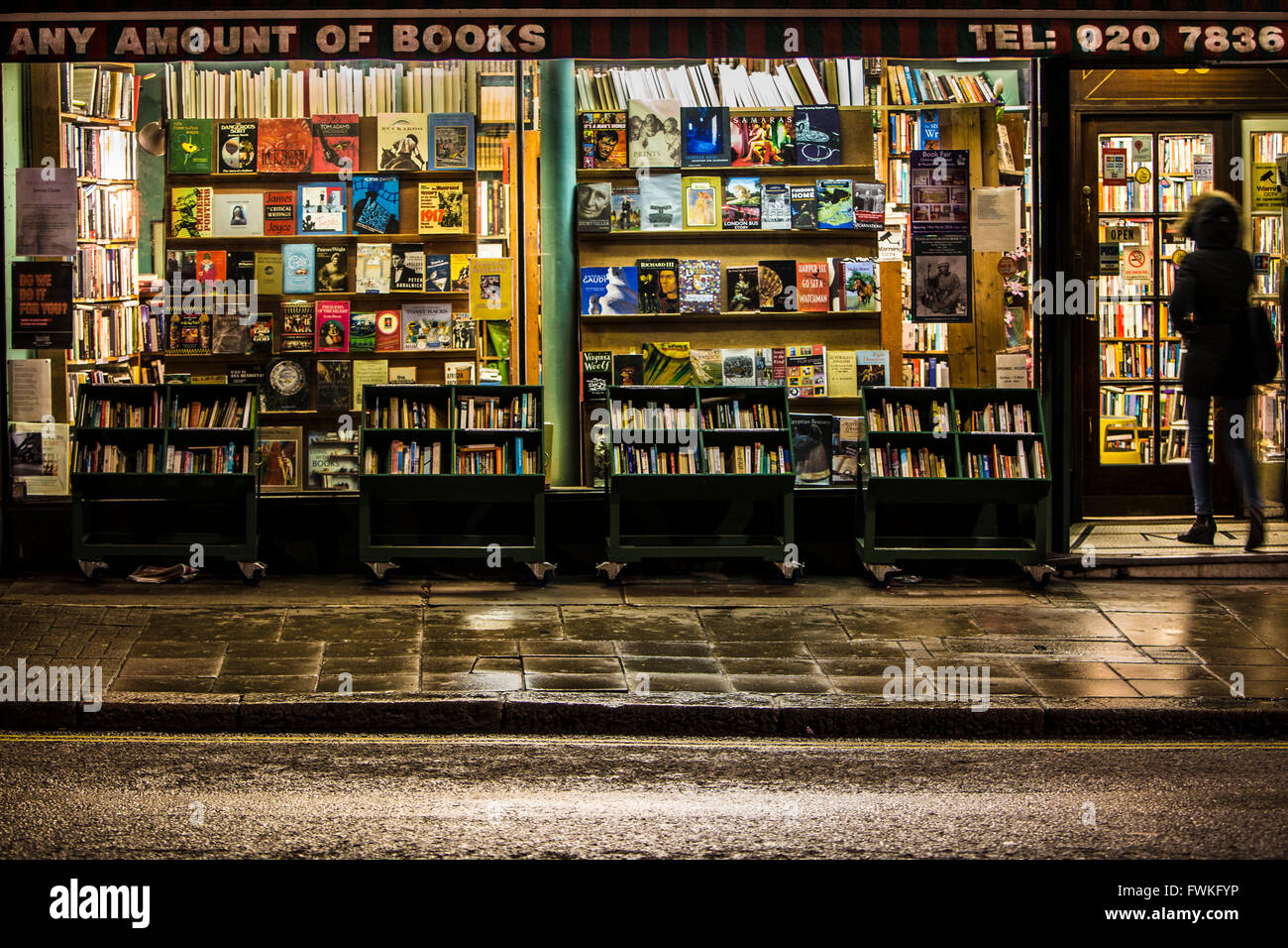 Bookshop in the rain London Stock Photo - Alamy