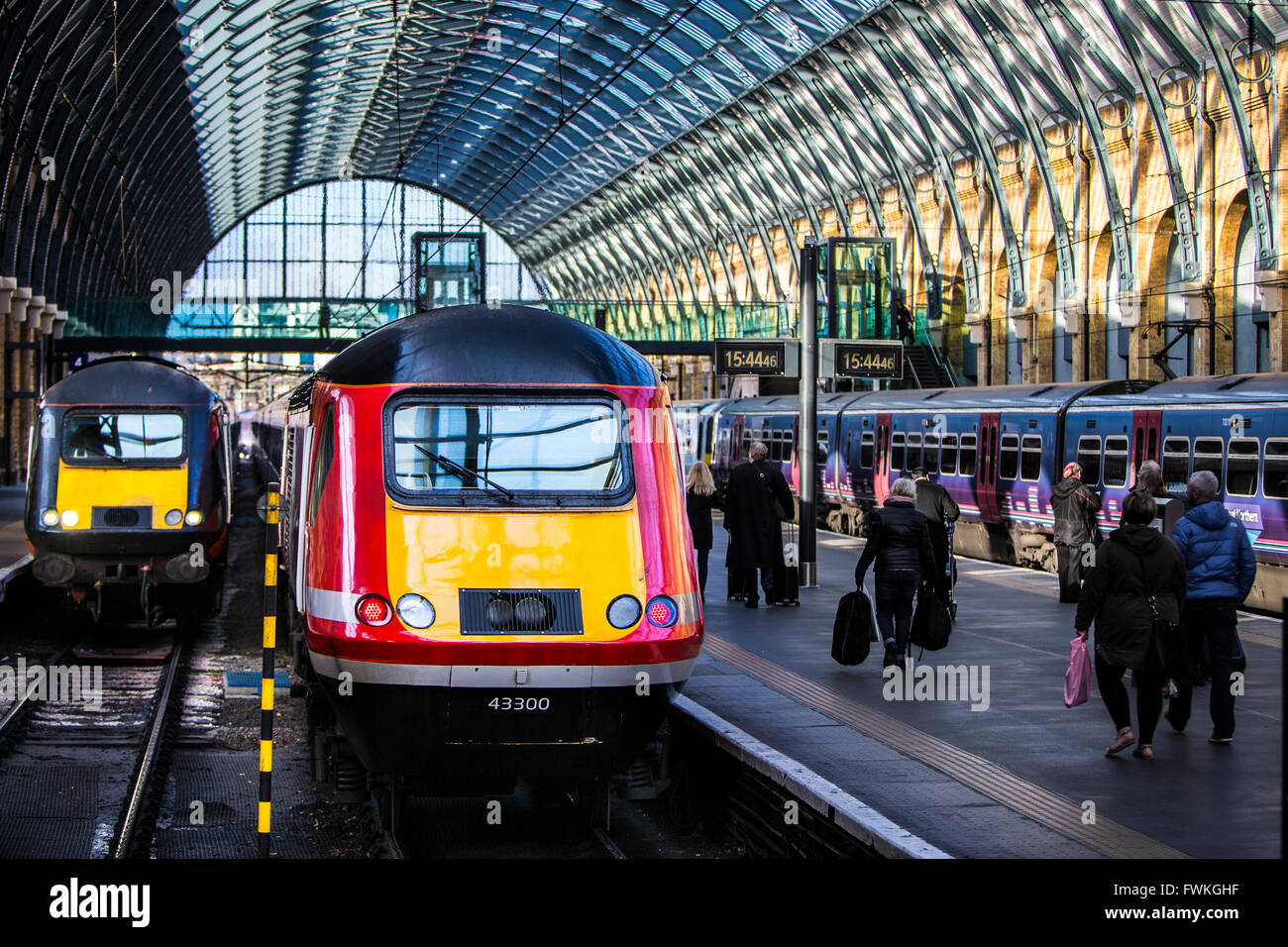 Arriving london kings cross station hi-res stock photography and images ...