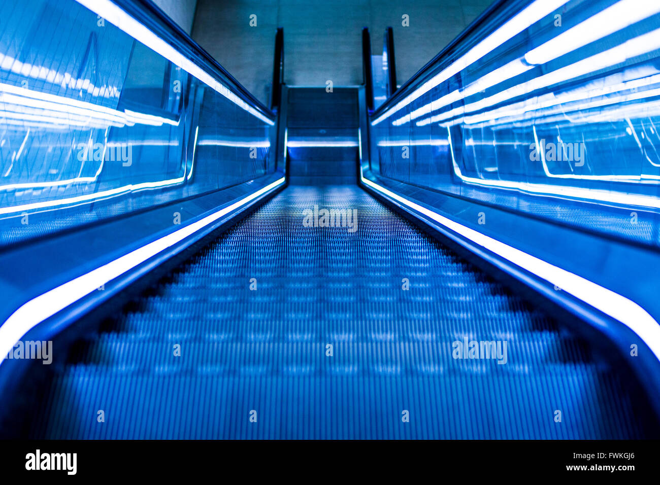 Kings cross station escalators hi-res stock photography and images - Alamy