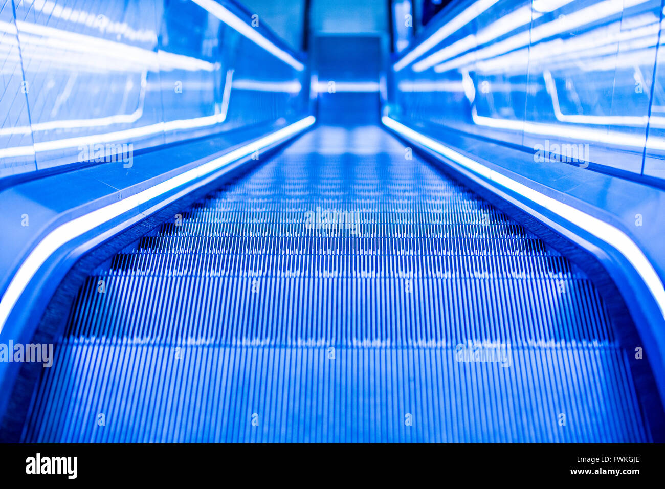 Kings cross station escalators hi-res stock photography and images - Alamy