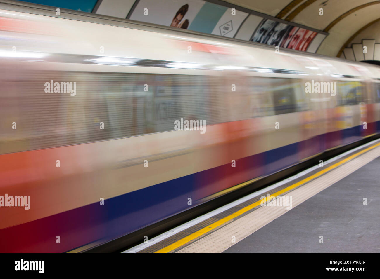 London Underground Moving Tube Trains Movement Stock Photo - Alamy