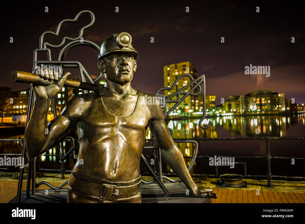 Cardiff Bay, Caerdydd, Wales, Coal Miner, Coal Mine, Artwork, Statue ...