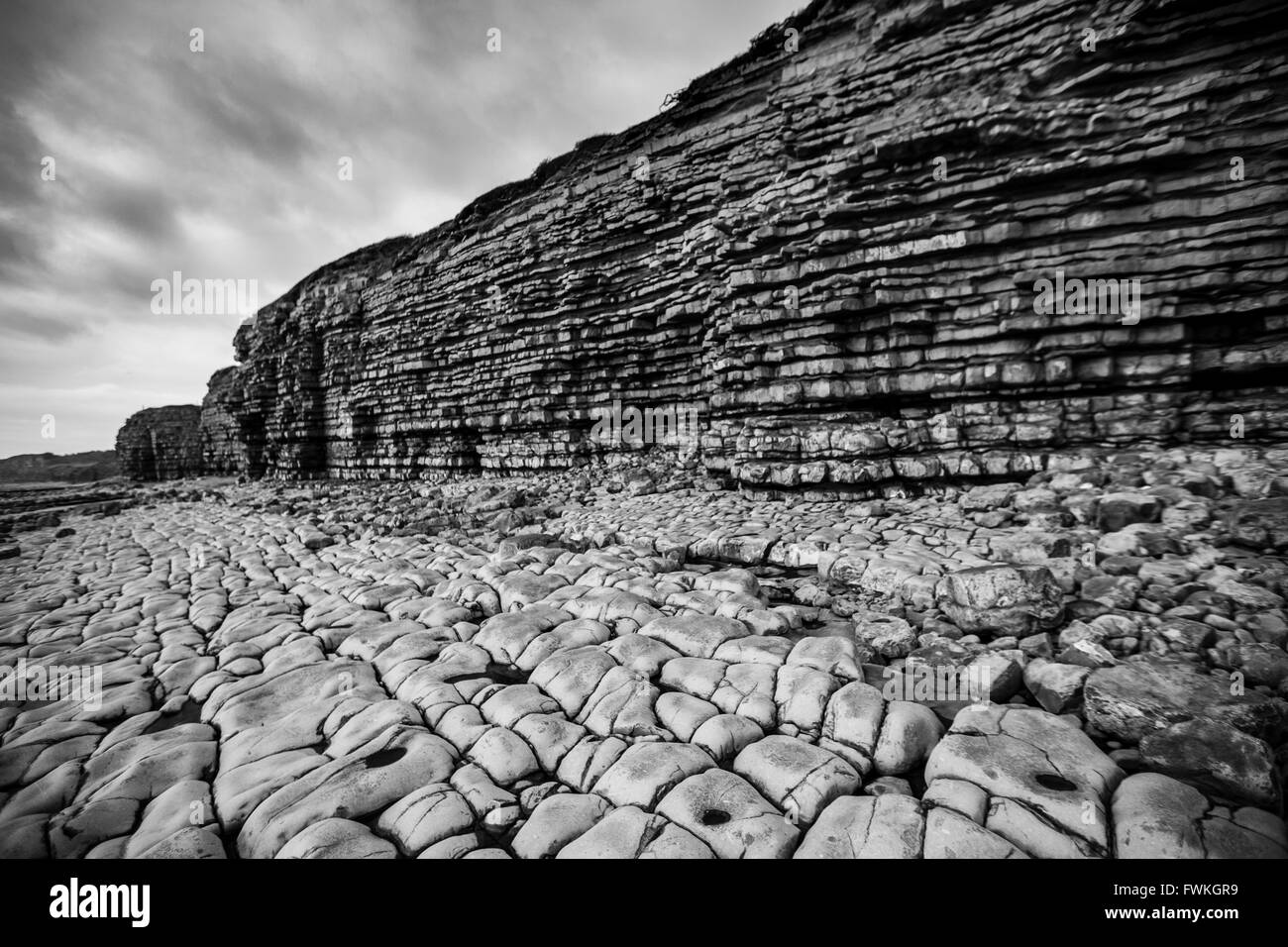 Rhoose Point Rocky Beach South Wales Monochrome Black and White Stock ...