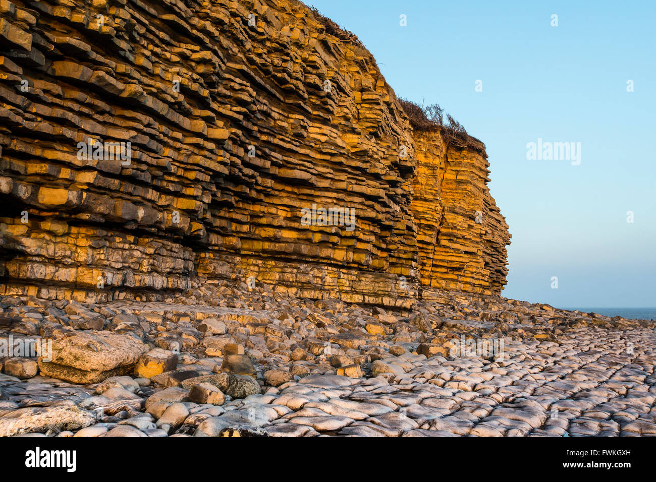 Rhoose Point Rocky Beach South Wales Blue Sky Stock Photo - Alamy