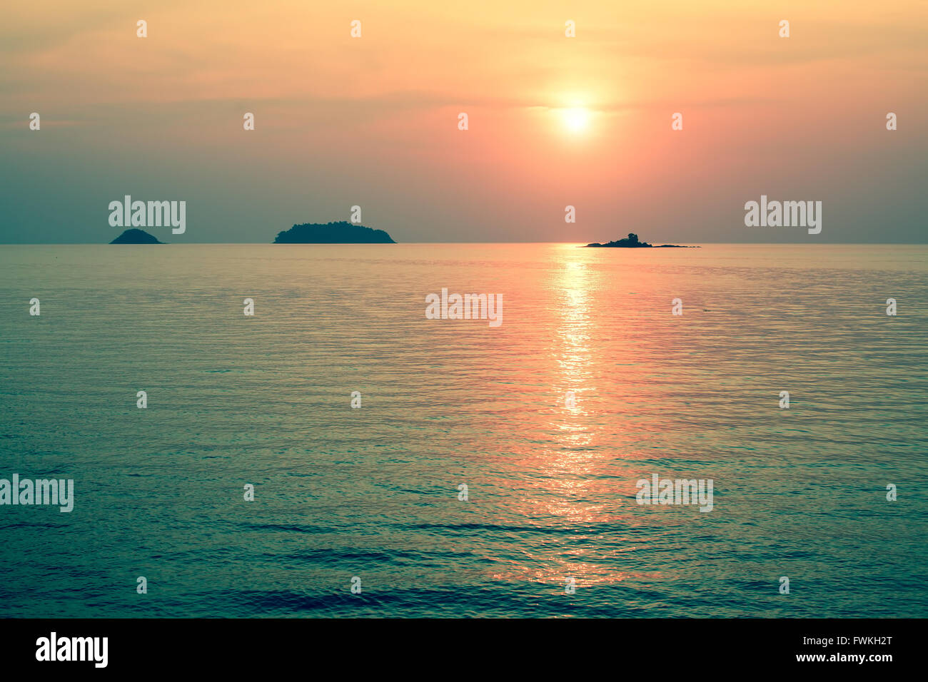 Panorama beautiful sunset on ocean hi-res stock photography and images ...