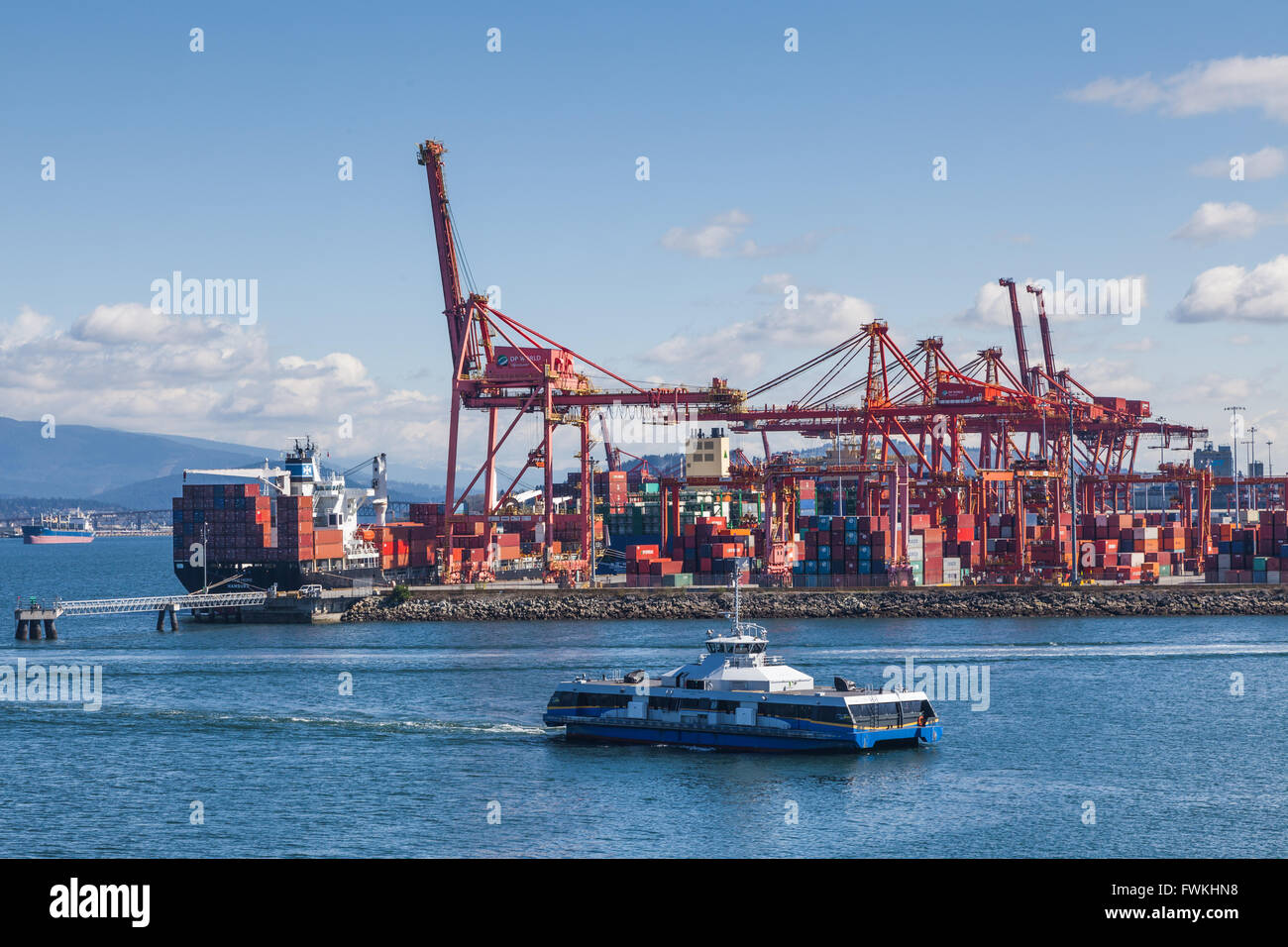 Port of vancouver cargo cranes hi-res stock photography and images - Alamy