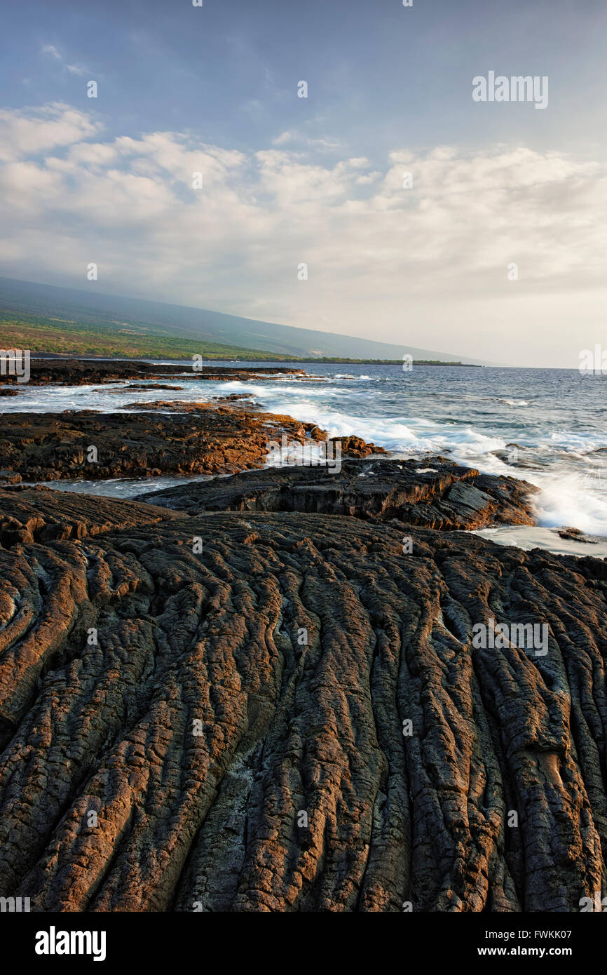 Pahoehoe lava flow meets the Pacific Ocean at The Place of Refuge ...