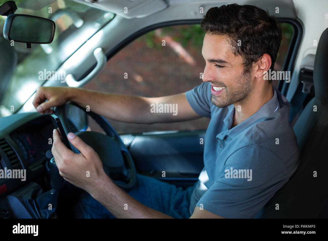 Driver using phone hi-res stock photography and images - Alamy