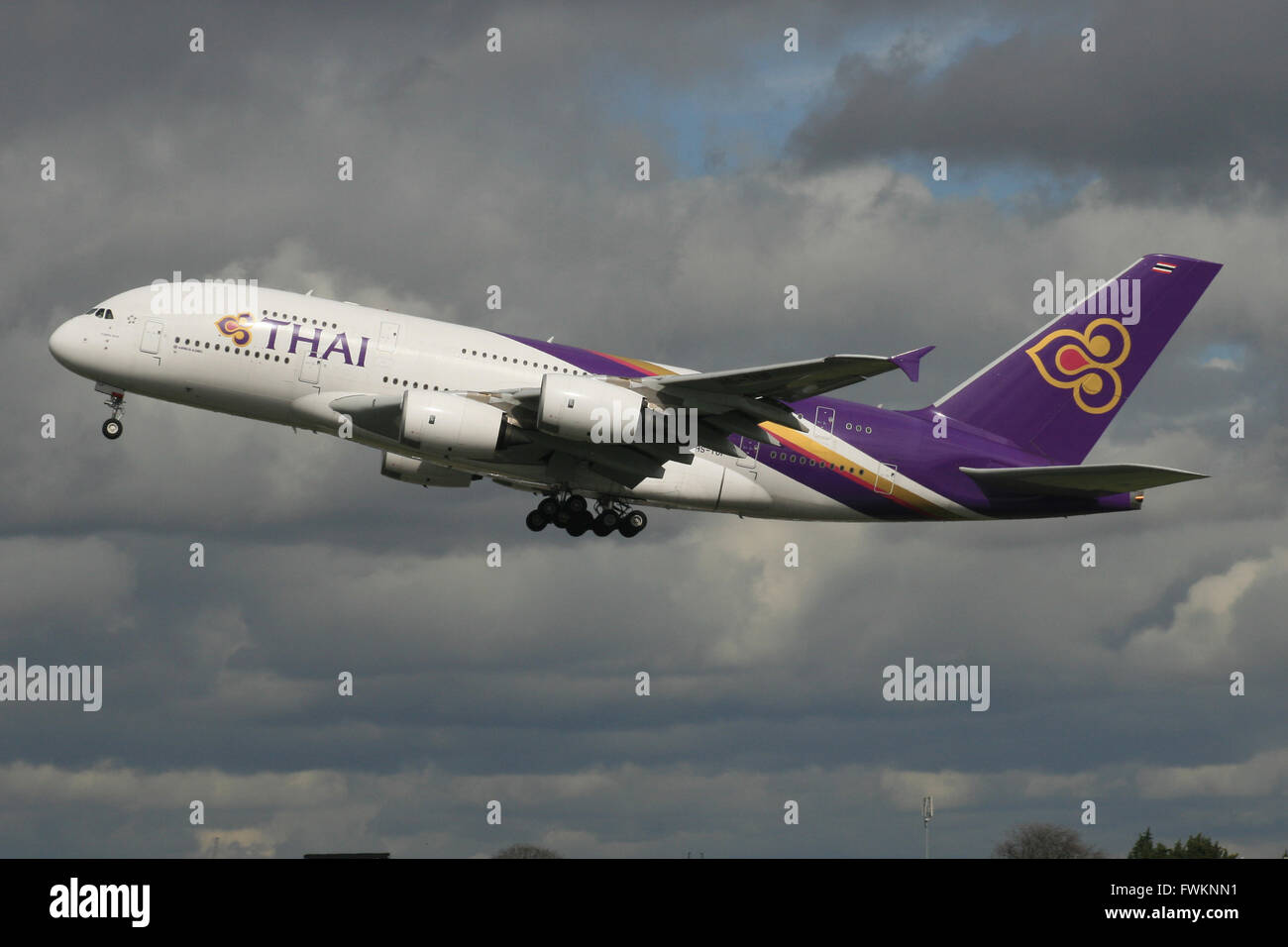 Thai airways a380 hi-res stock photography and images - Alamy