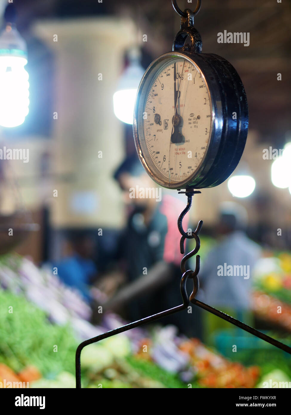 Hanging weight scale hi-res stock photography and images - Alamy