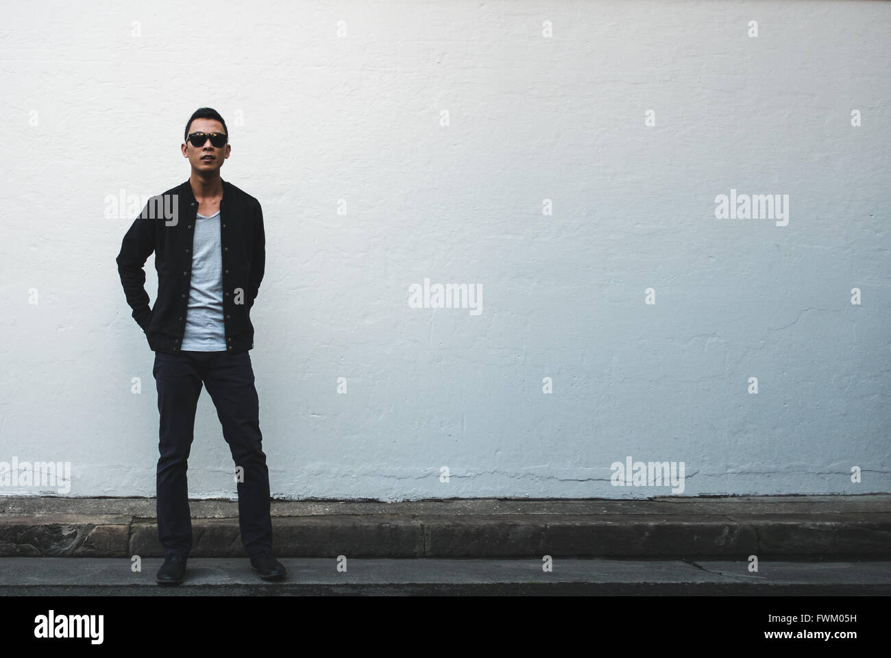 Man standing wall sidewalk hi-res stock photography and images - Alamy