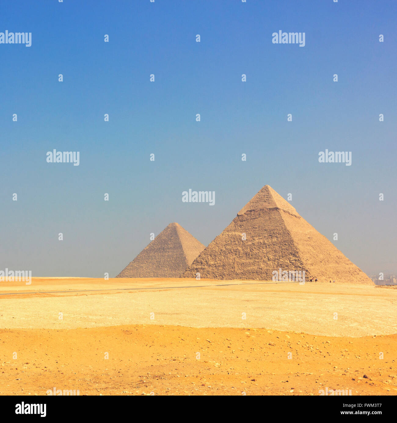 Urban giza pyramid hi-res stock photography and images - Alamy