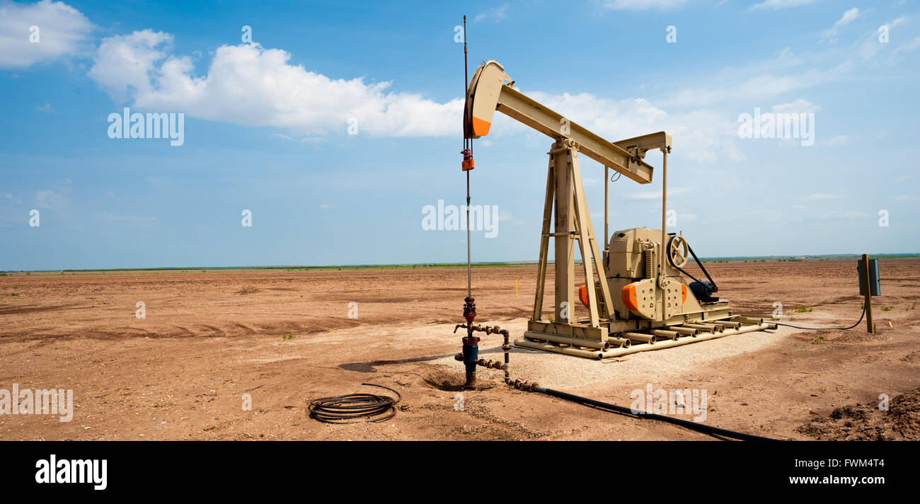 Oil pump jack hi-res stock photography and images - Alamy