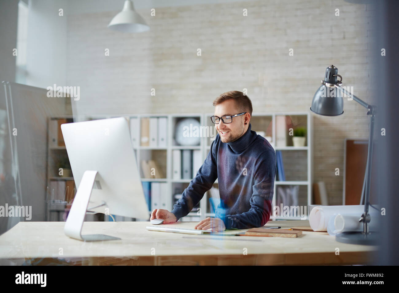 Monitor busy hi-res stock photography and images - Alamy