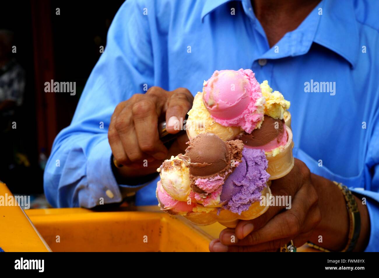 Scooping hi-res stock photography and images - Alamy