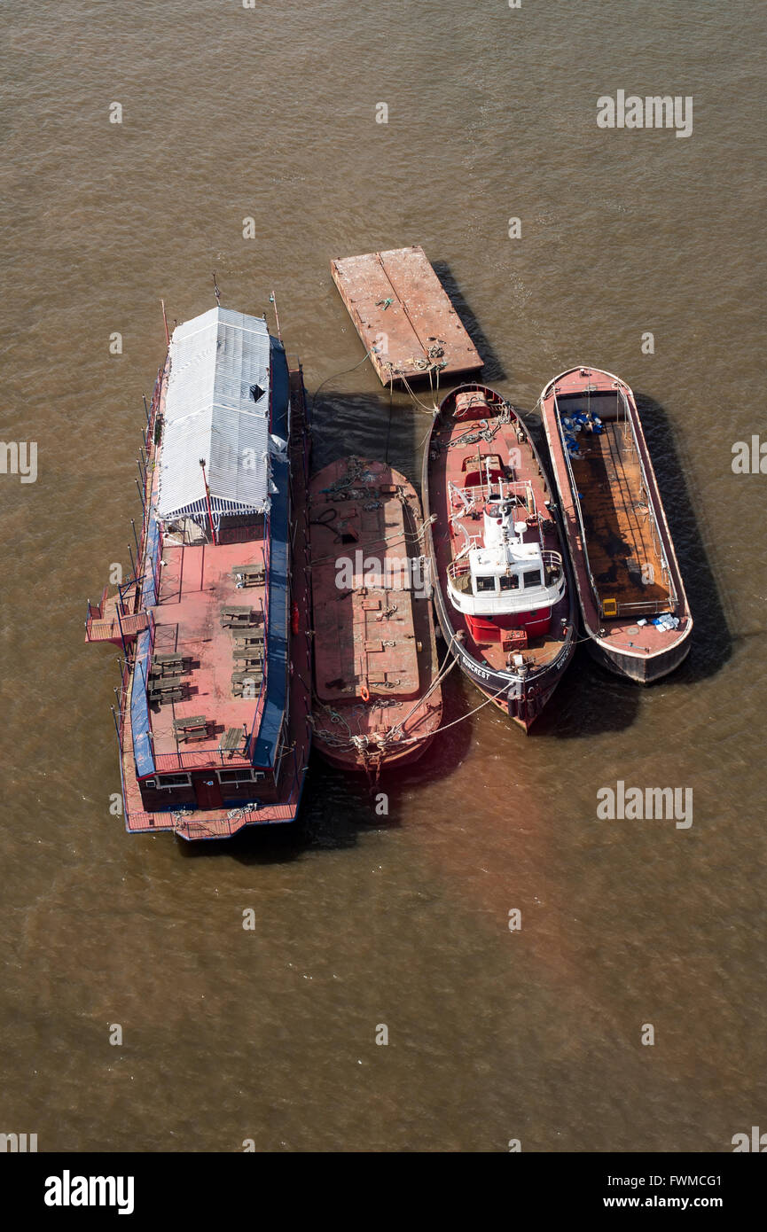 Thames Boats High Resolution Stock Photography and Images - Alamy